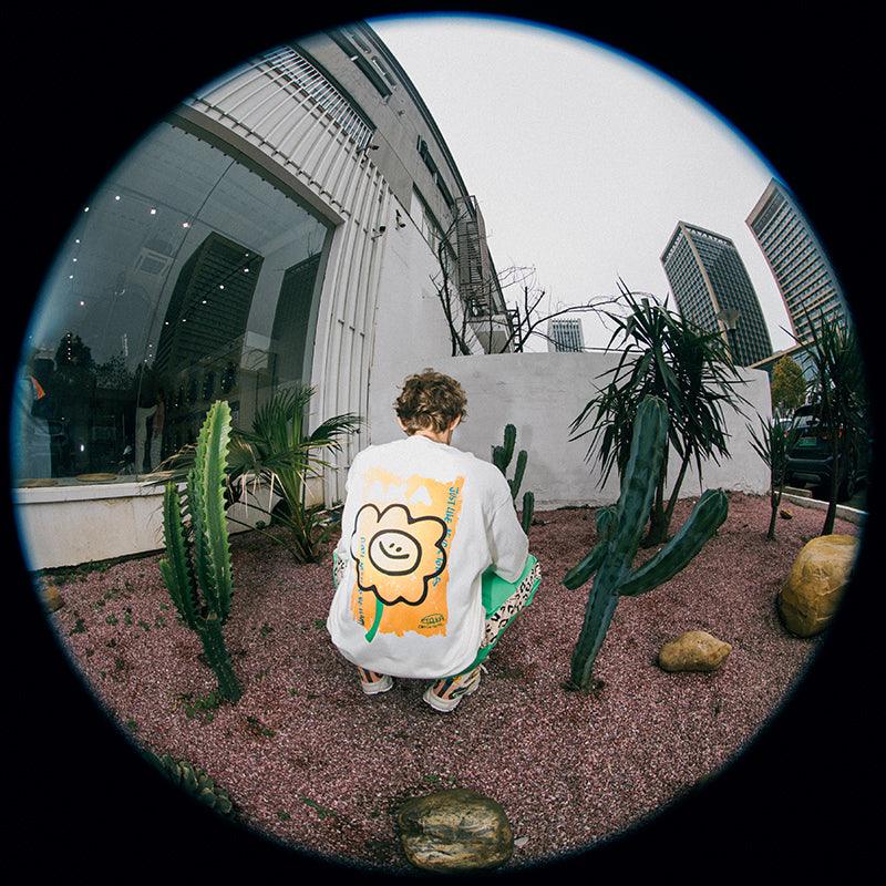 TAKA Original create the fun Lil Daisy t-shirt | cream white | 100% ...